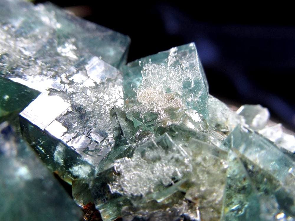 ★デンバー展示会商品★魅惑の逸品★神秘的美しさの結晶群★透明感抜群！強蛍光蛍石★限定1点物★蛍光フローライト結晶原石★【イングランド・ダイアナ ...