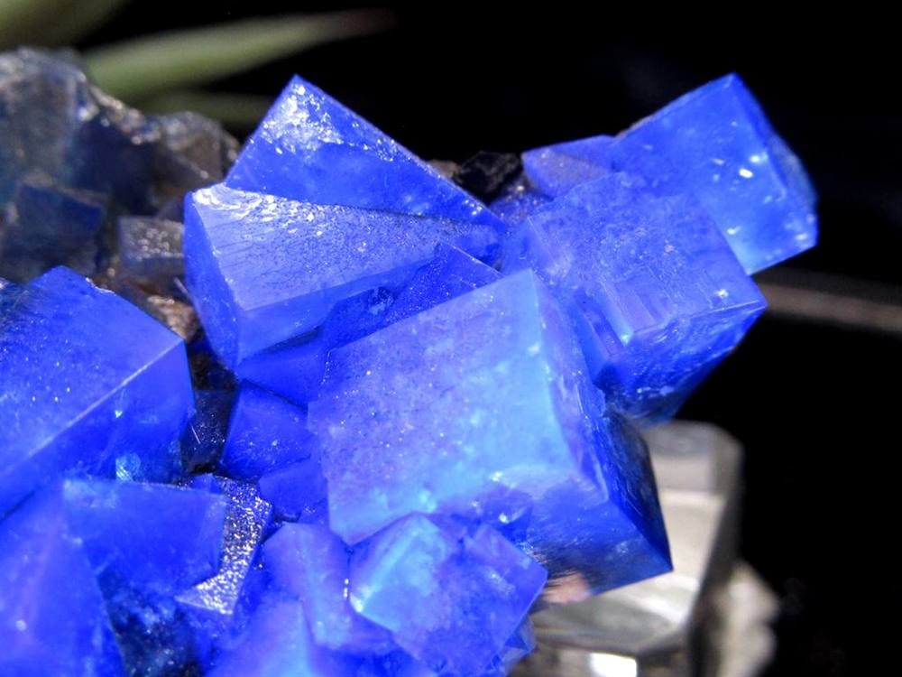 ★魅惑の逸品★神秘的美しさの結晶群★透明感抜群！強蛍光蛍石★限定1点物★蛍光フローライト結晶原石★【イングランド・ダイアナマリア鉱山産】