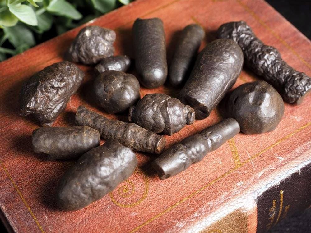 ★たっぷり200g入り！★光沢輝く褐鉄鉱の塊★エジプトの星・予言石★常軌を逸した変化！★マーカサイトからゲーサイトに変化した仮晶★プロフェ ...