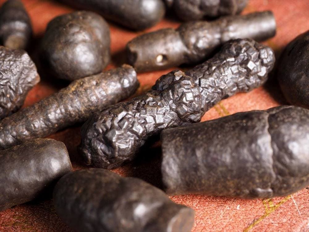 ★たっぷり200g入り！★光沢輝く褐鉄鉱の塊★エジプトの星・予言石★常軌を逸した変化！★マーカサイトからゲーサイトに変化した仮晶★プロフェ ...